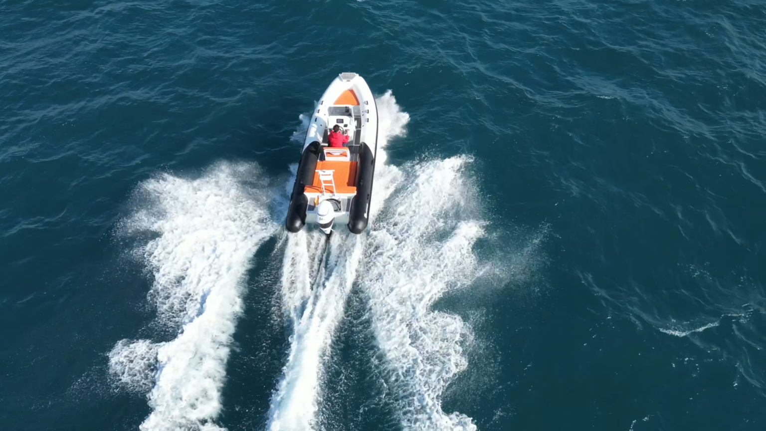 Aura 640 Experience the Future of Boating - MARINE SUSTAINABLE ENGINE S.L